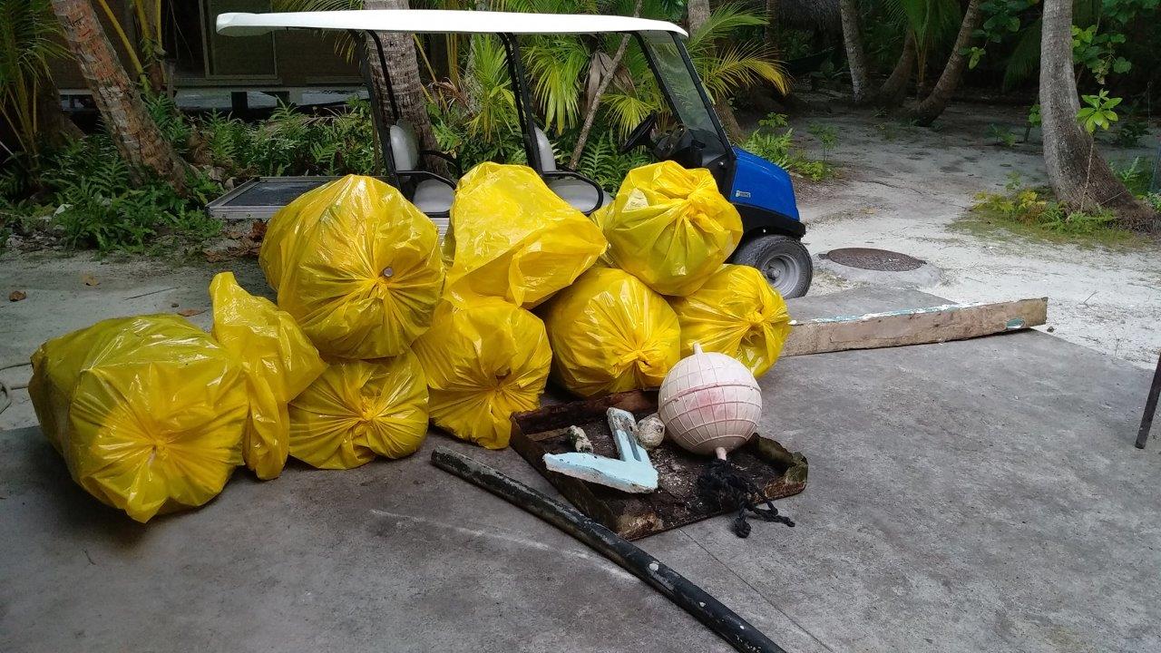Marine waste collection on Tetiaroa